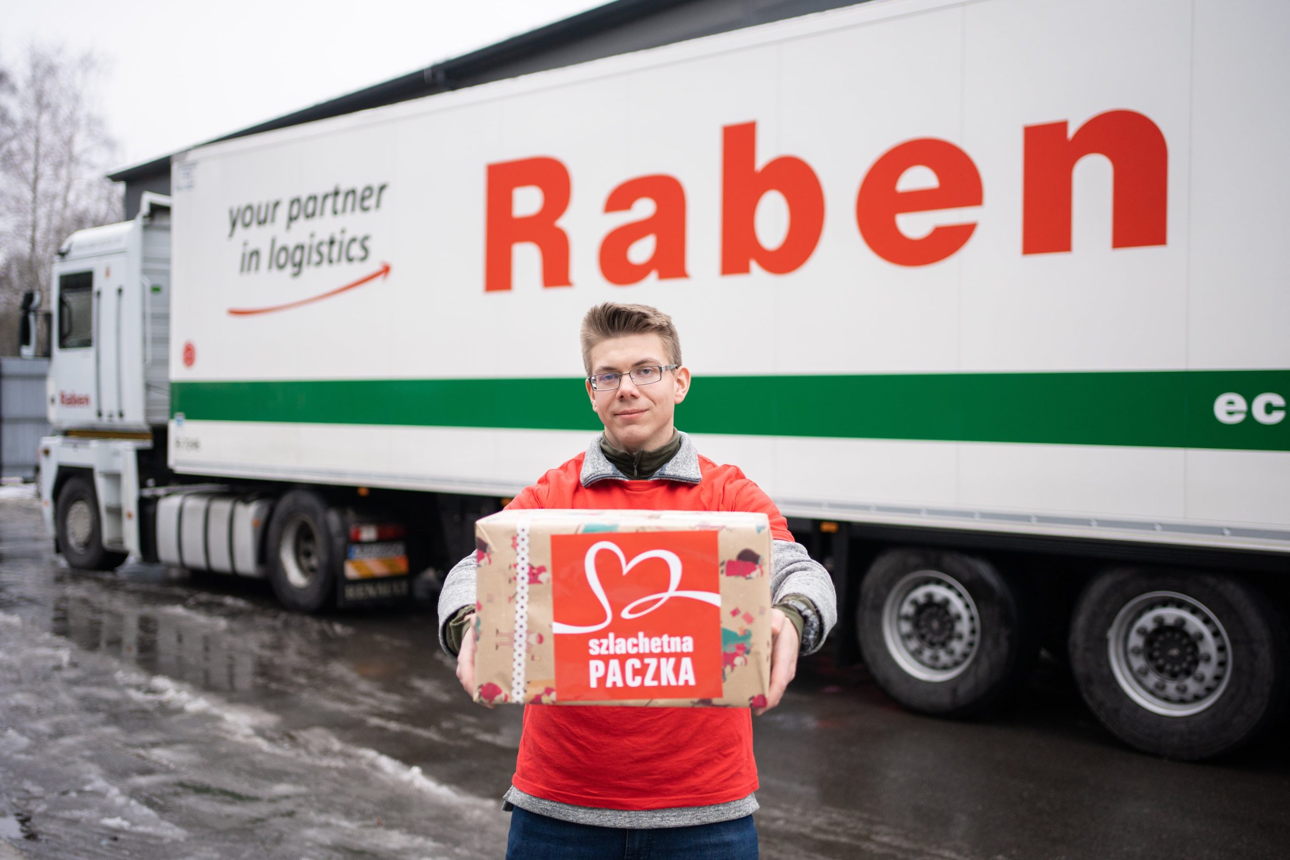 Kierowcy Grupy Raben po raz kolejny wyruszyli z transportem paczek do ...