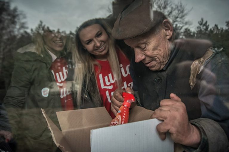 Kim jest Wolontariusz w Szlachetnej Paczce? - Szlachetna Paczka